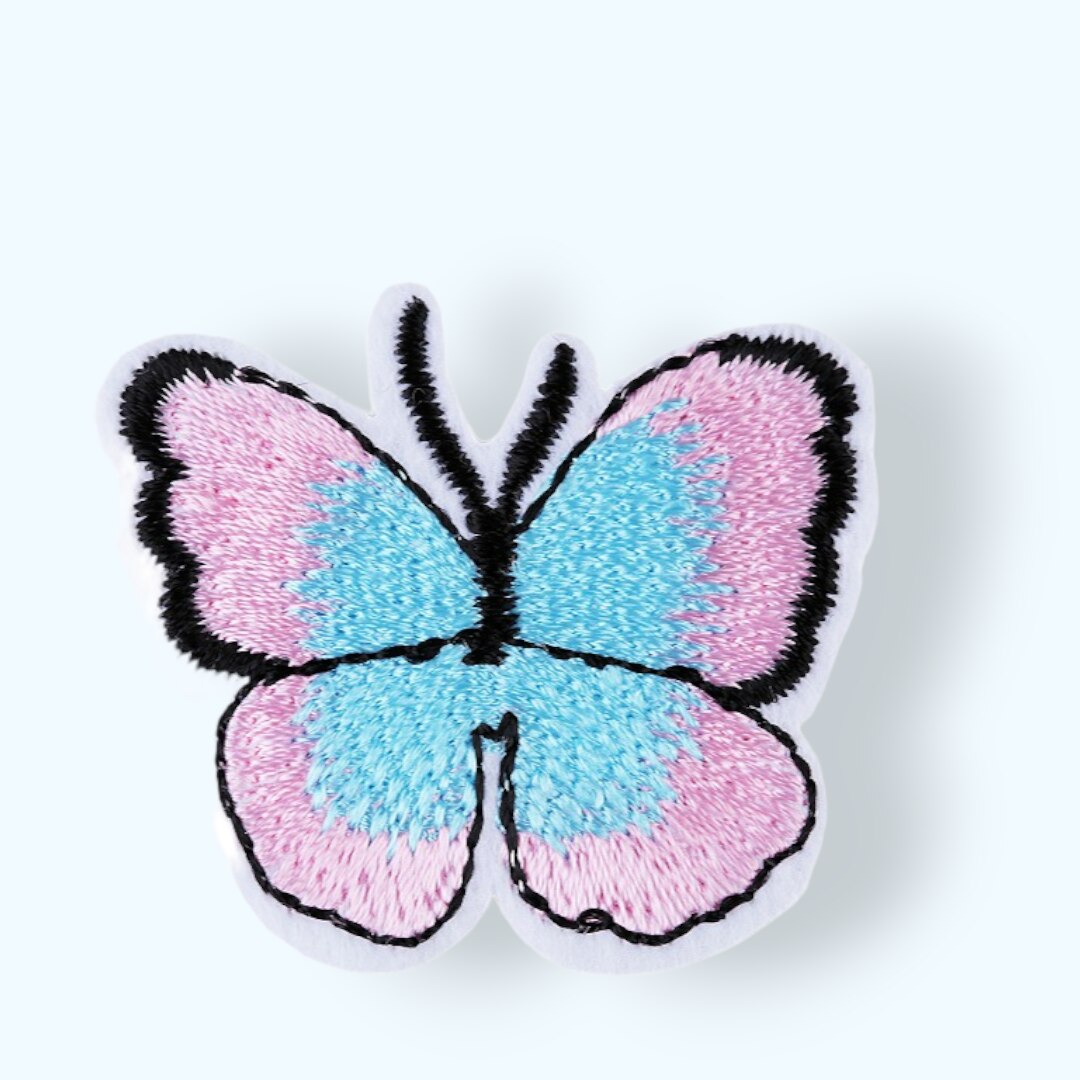 Aplicatie termoadeziva brodata, 36 x 40 mm Fluture roz deschis si bleu ...