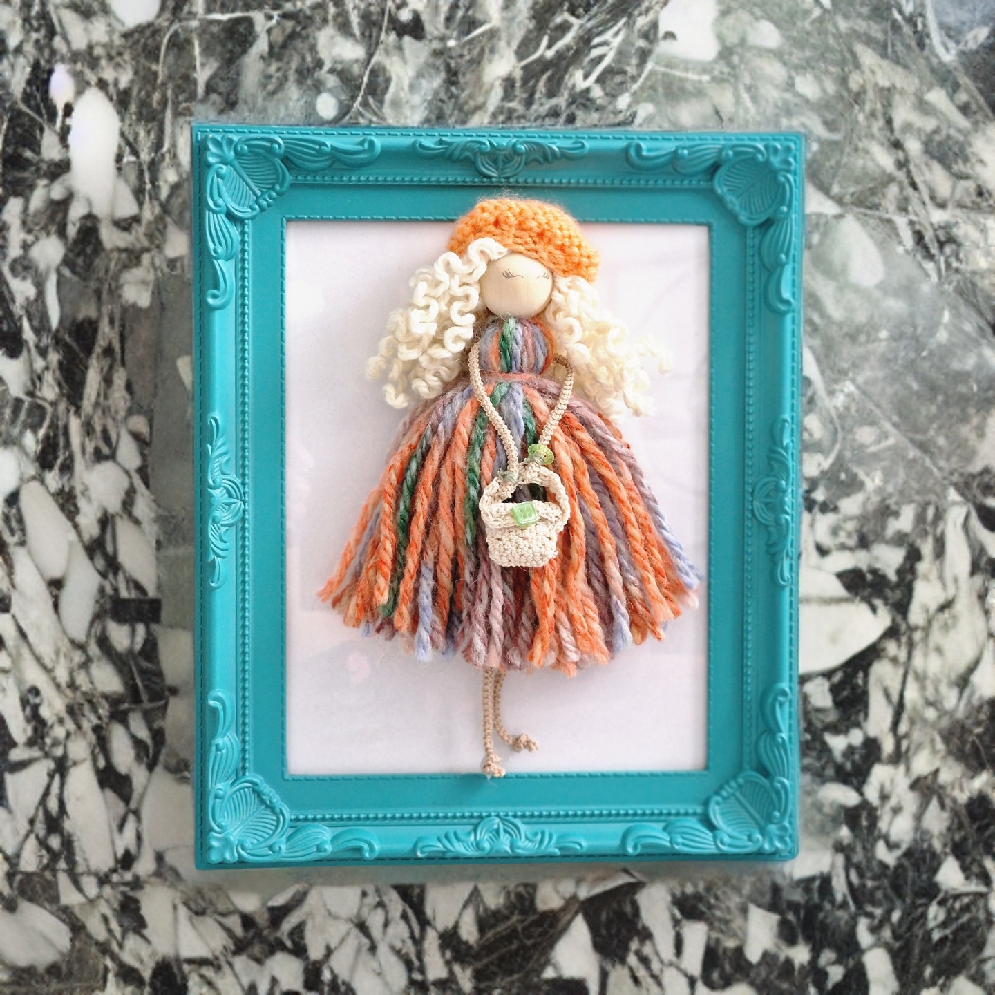 Decoratiune de tip papusa din macrame, confectionata manual, pusa in ...