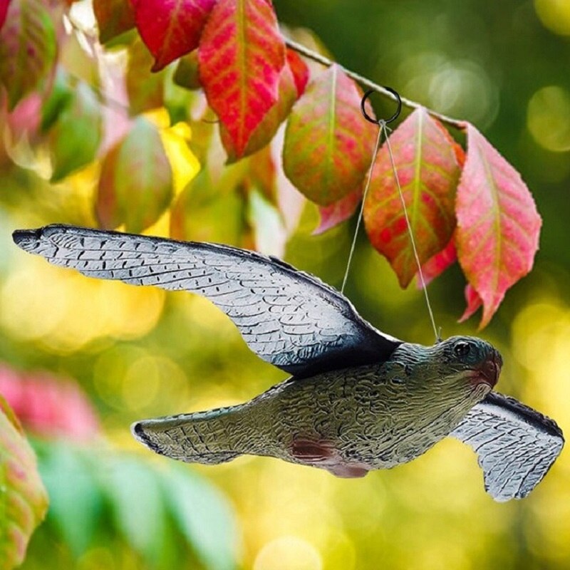 Figurina pentru alungarea pasarilor, soim in zbor, din plastic, Gonga ...