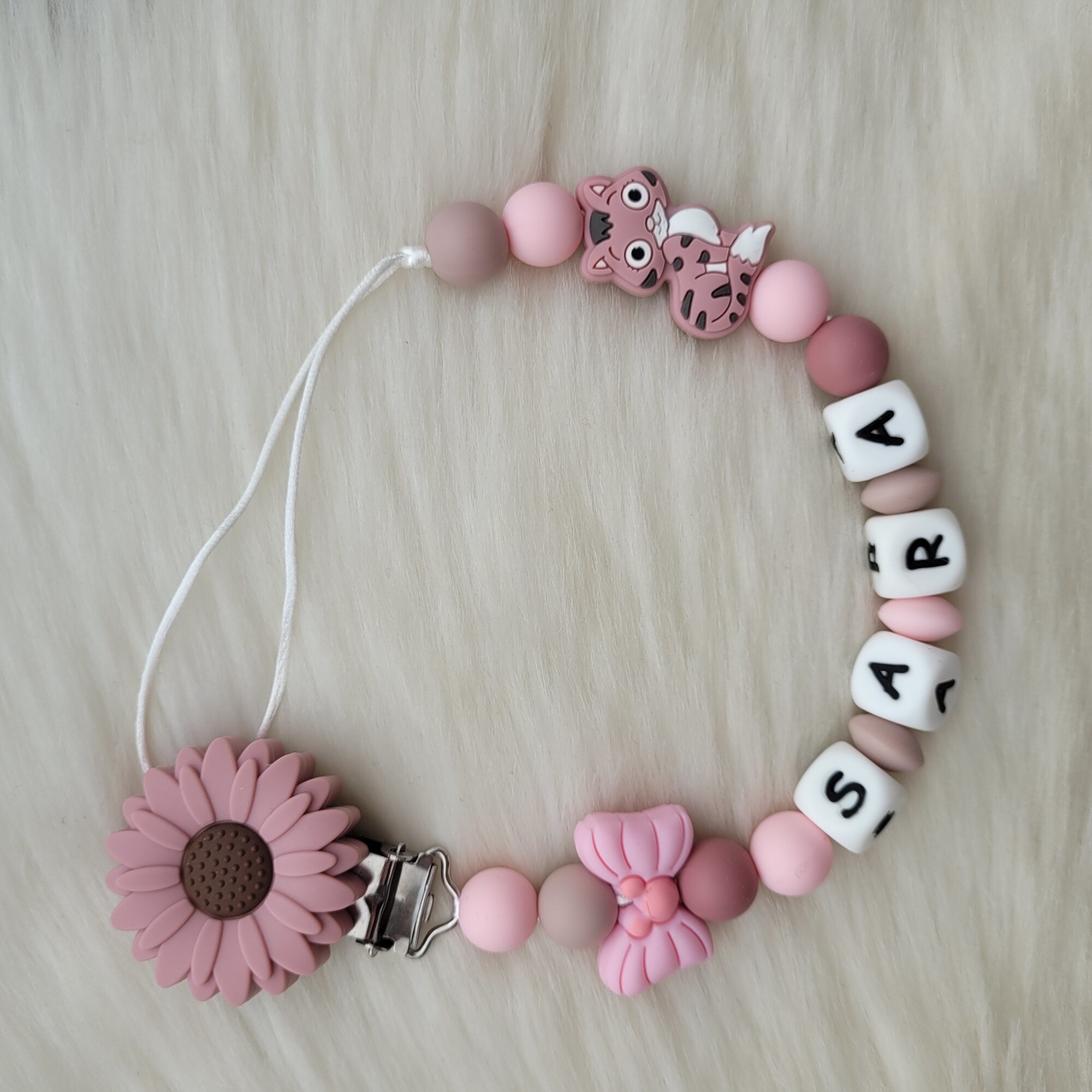 Lantisor pentru suzeta din silicon alimentar, Pisicuta Dusty Rose - eMAG.ro