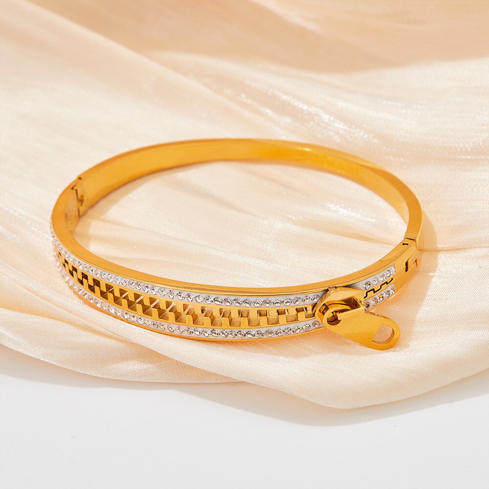 Bratara de dama tip Bangle fixa, model in forma de fermoar, pietre ...