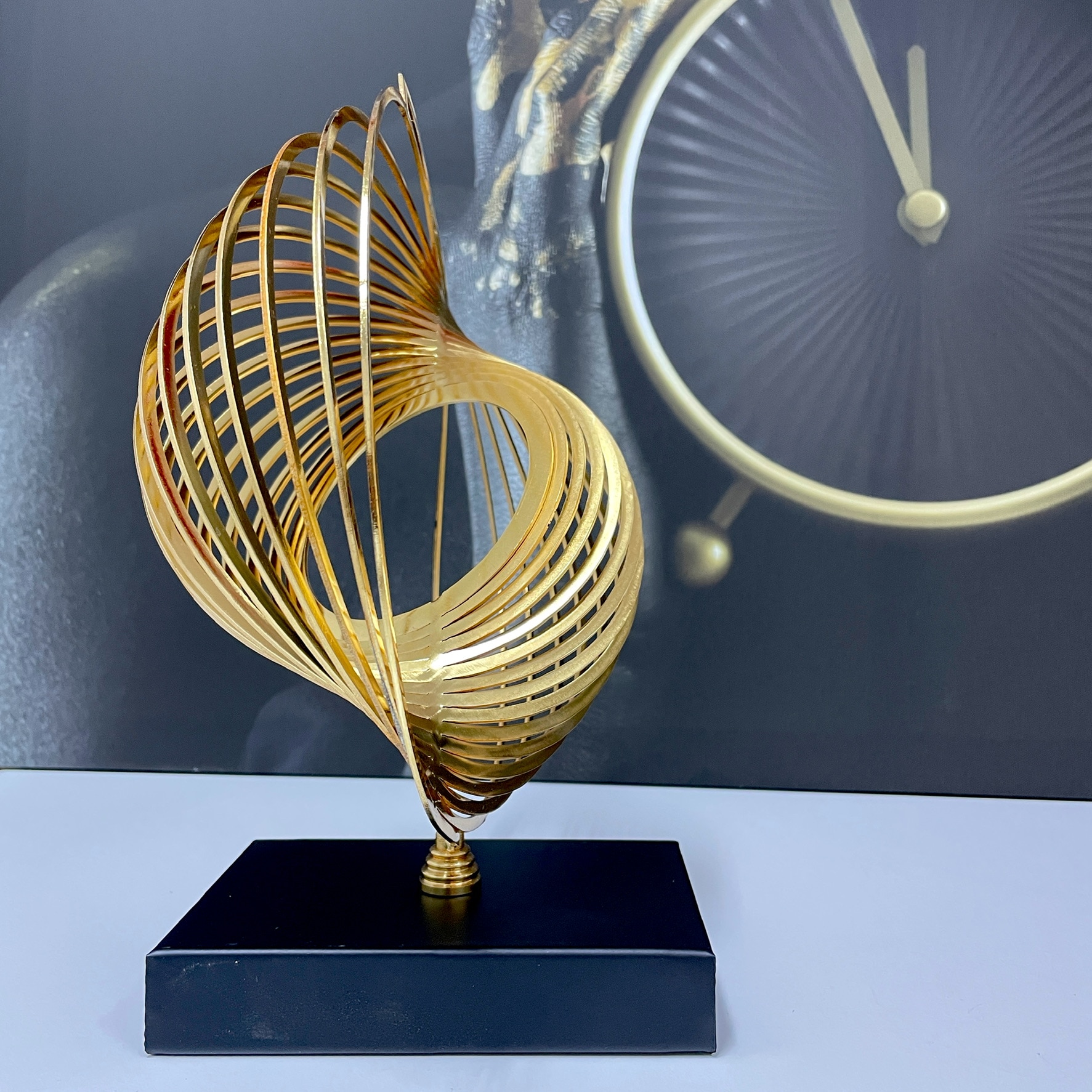 Decoratiune living/birou Unidimensional, auriu, 30 cm - eMAG.ro