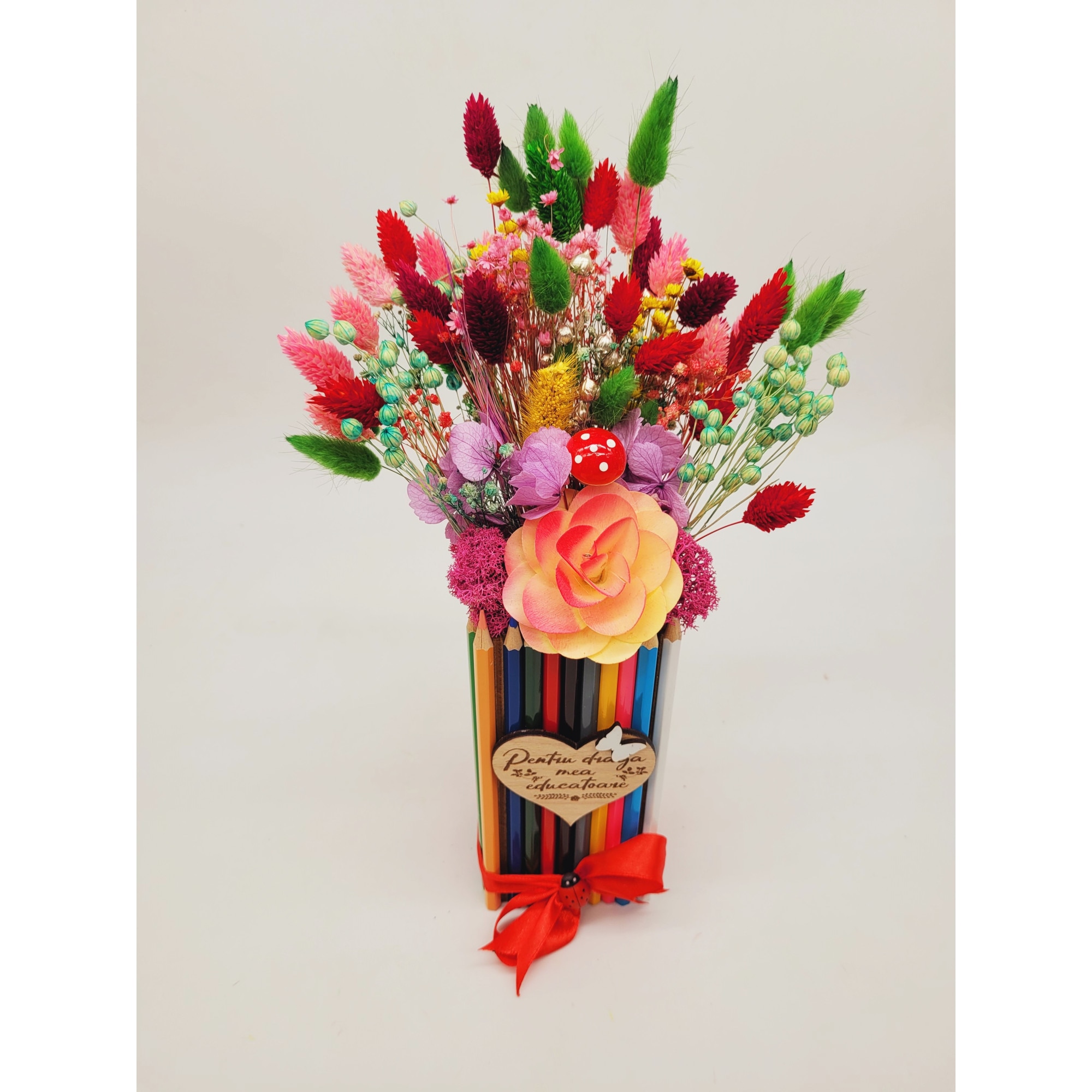 Aranjament floral "Creioane colorate" personalizat pentru educatoare ...
