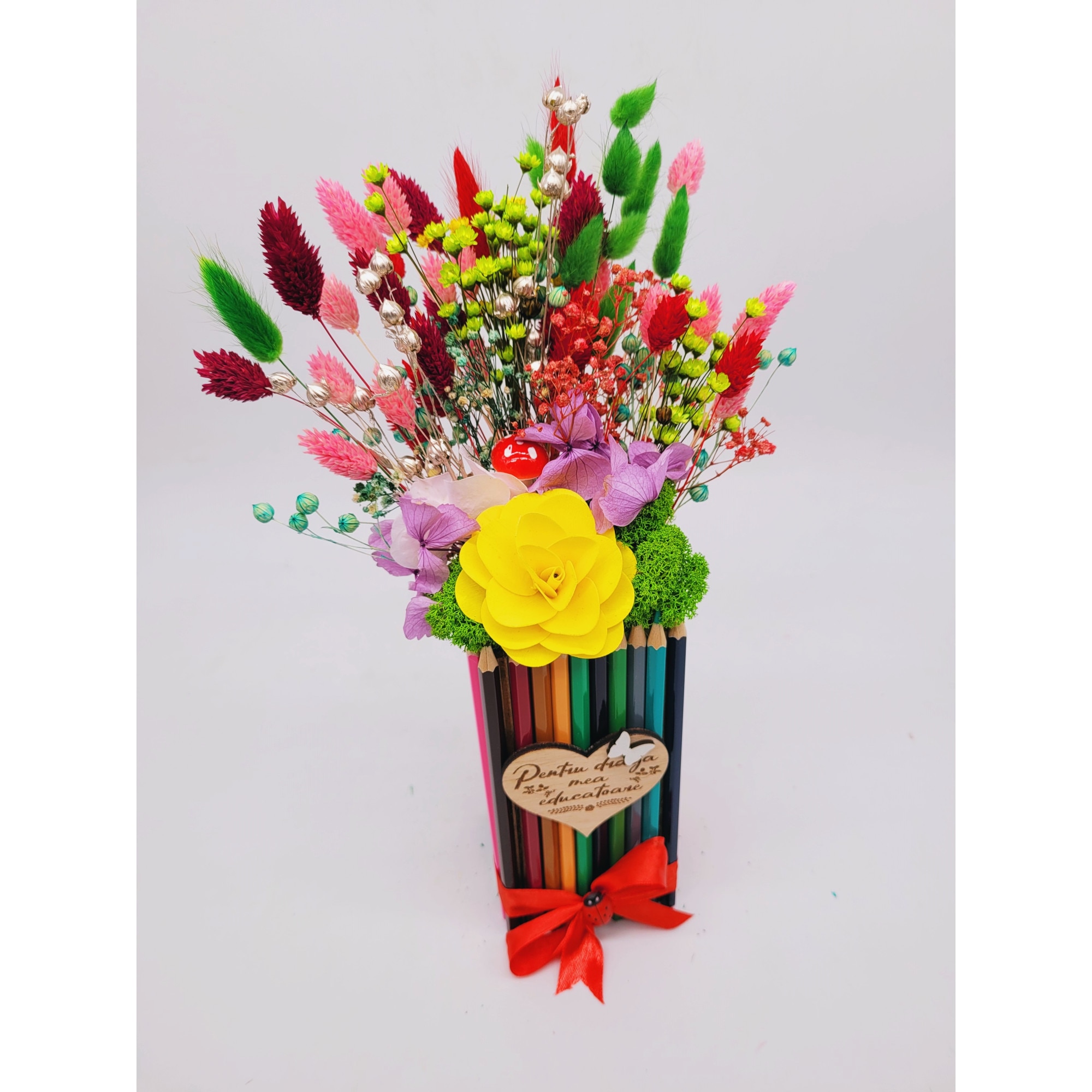 Aranjament floral "Creioane colorate" personalizat pentru educatoare ...