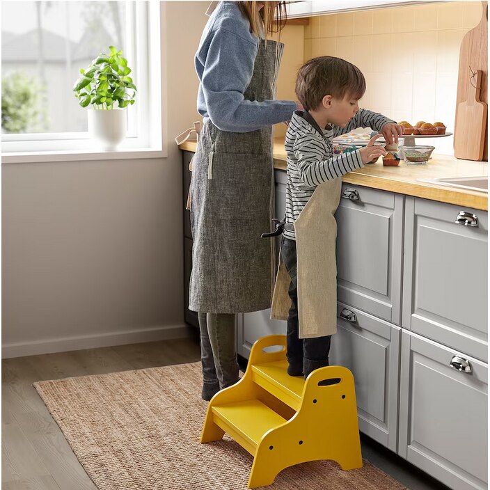 Scaun inaltator din lemn MDF, 2 trepte, inaltime 33 cm, galben - eMAG.ro