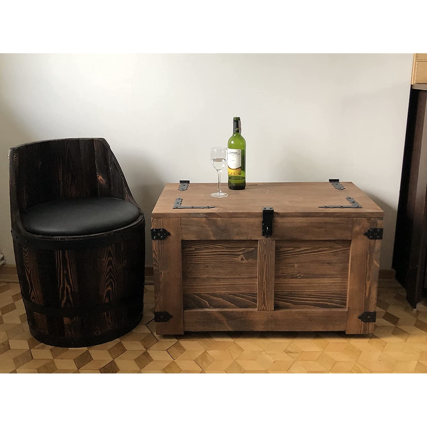 Cufar rustic din lemn cu elemente metalice, Weeco, Pe roti, 80 x 45 x ...