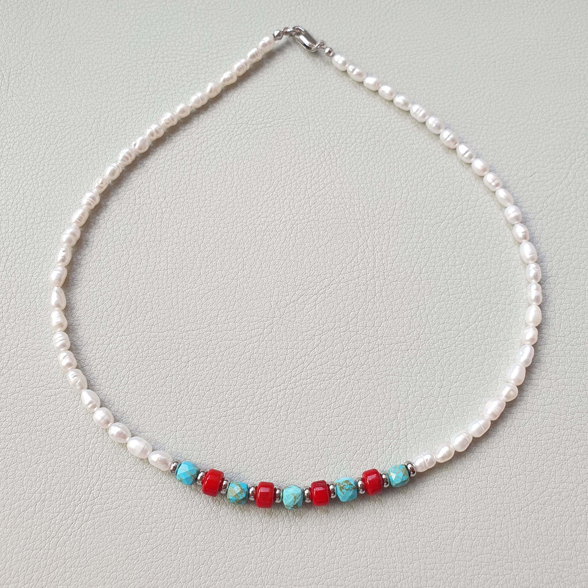 Colier din perle de cultura bob, turcoaz si coral rosu cu accesorii din ...