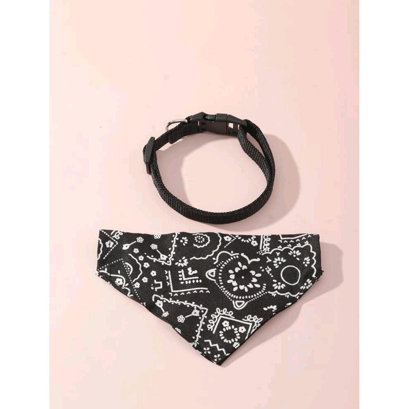 Zgarda tip bandana, pentru caini si pisici de talie mica/medie ...