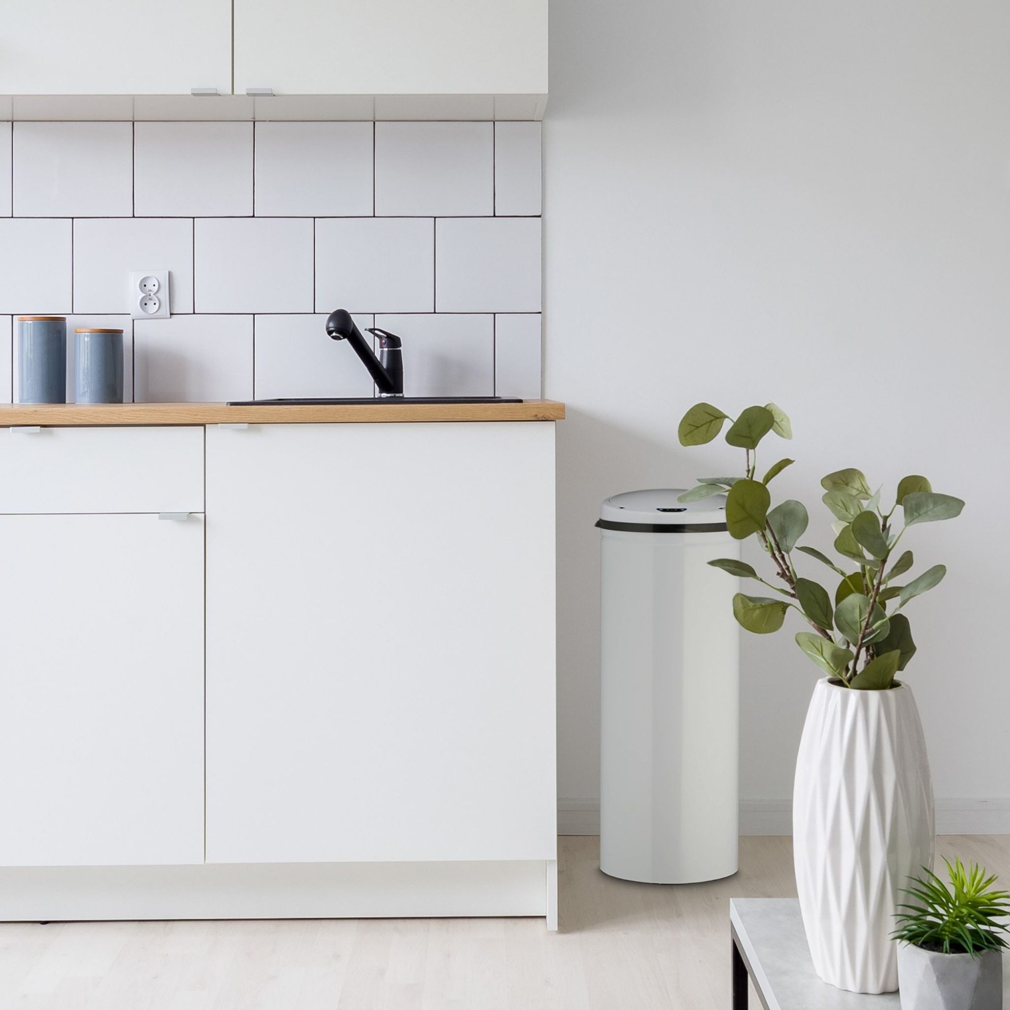 Кофа за боклук със сензор 50 L стомана модерен дизайн бяла Emag Bg