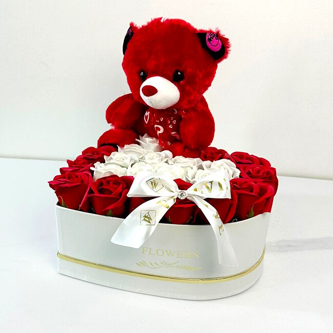 Set pentru fete Fragility, cutie inima alba, cu trandafiri de sapun si ...