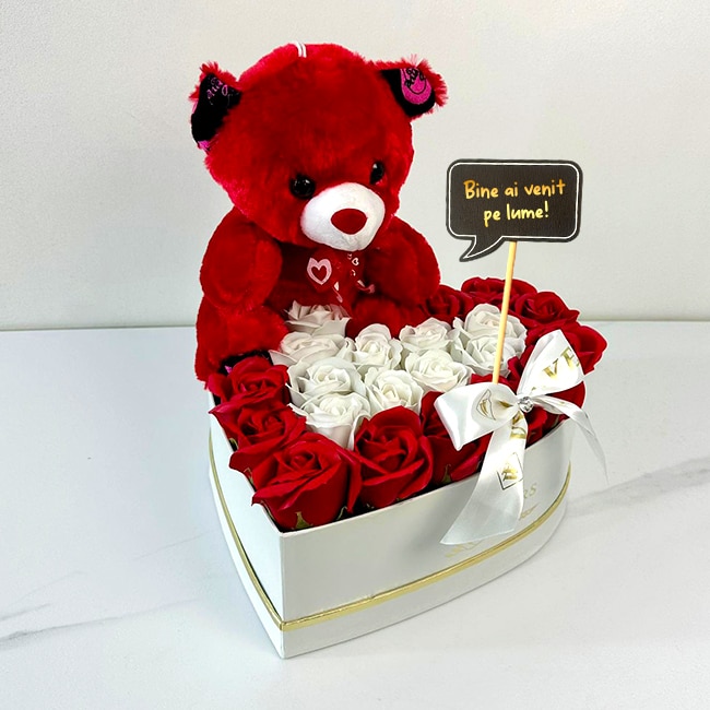 Set pentru fete Fragility, cutie inima alba cu trandafiri de sapun ...