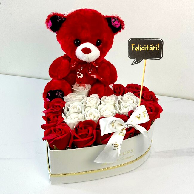 Set pentru fete Fragility, cutie inima alba cu trandafiri de sapun ...