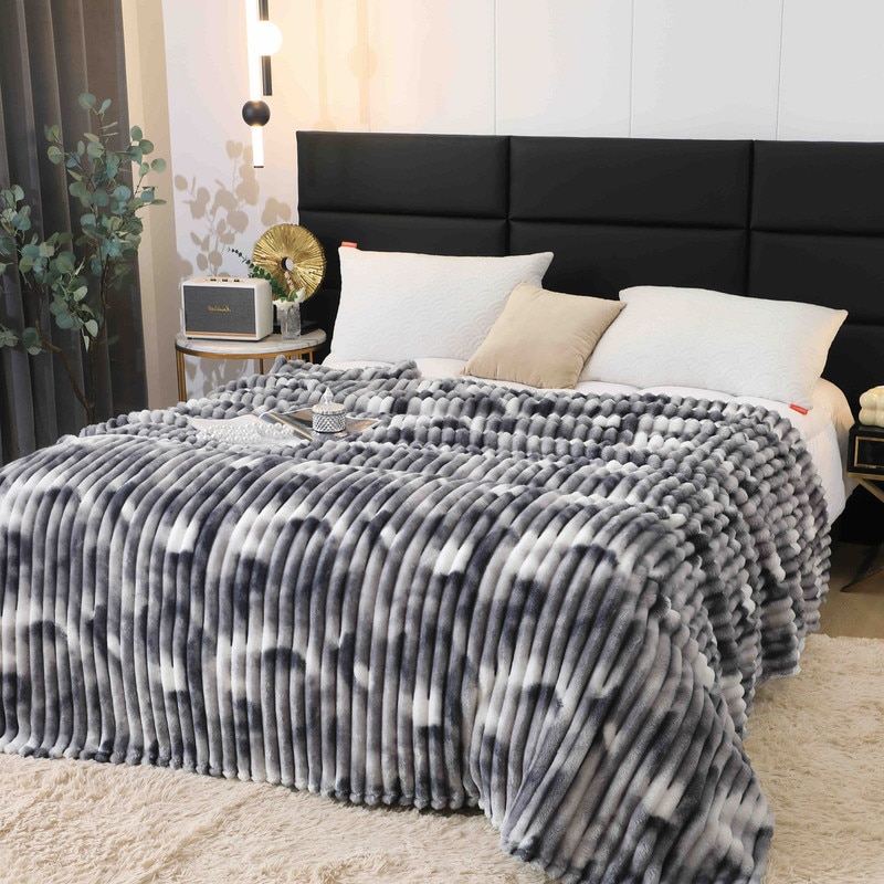 Patura Cocolino Pufoasa, 200x230cm, Efect 3D, Negru/Alb - eMAG.ro