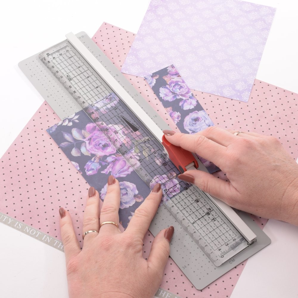 Plansa masa cu rigla, cutter si 10 rezerve cutter, pentru taiat hartie ...