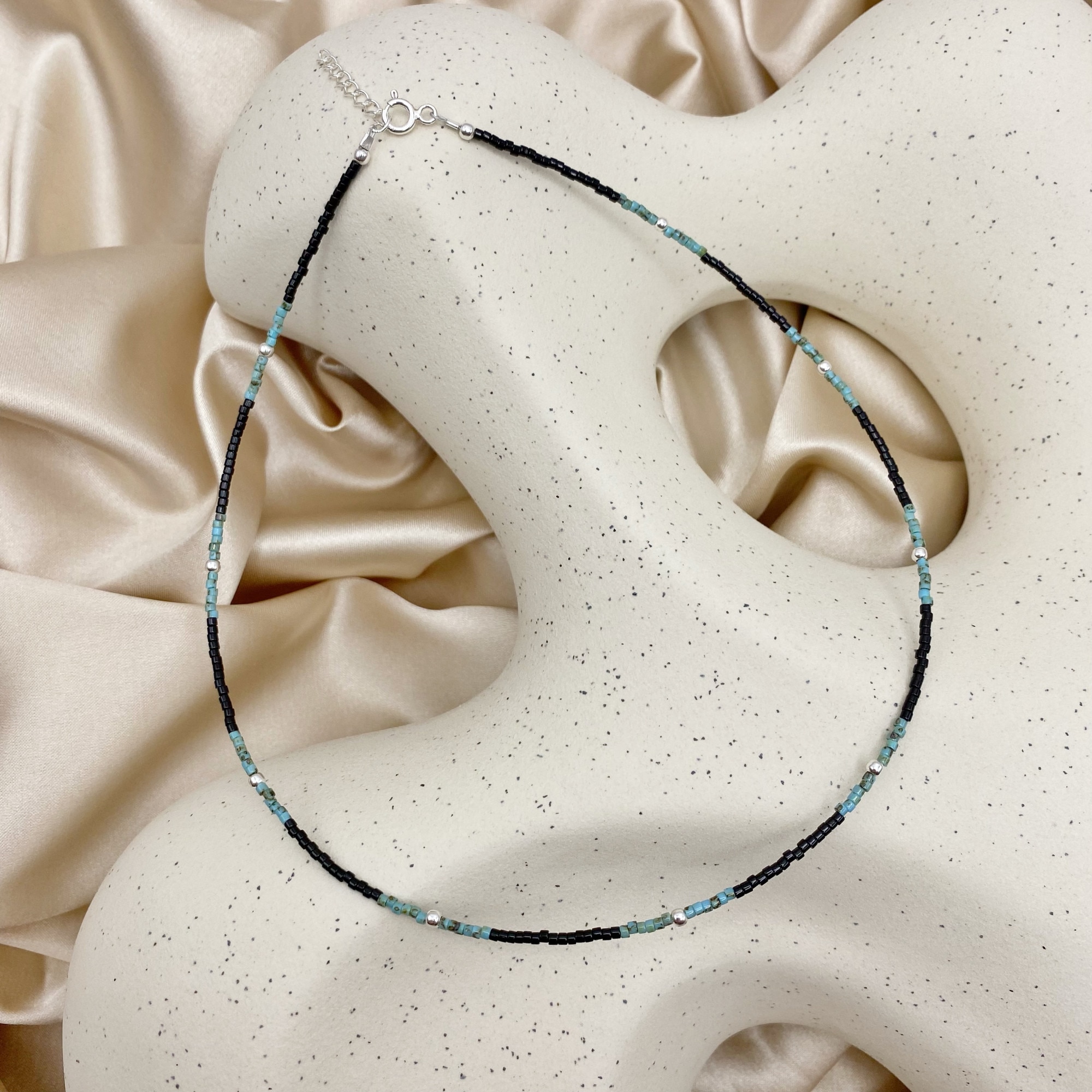 Colier cu margele Miyuki, negru/turcoaz si bilute din Argint 925 ...