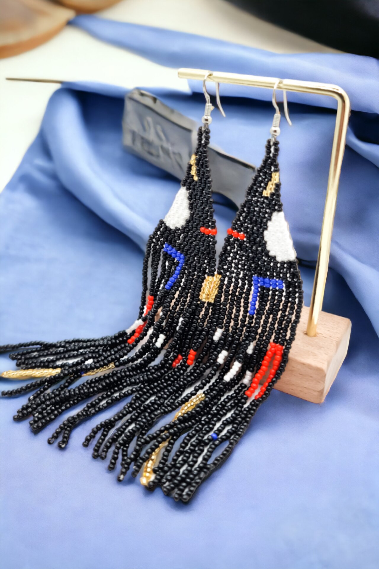 Cercei negri, din margelute, cu motive traditionale - eMAG.ro