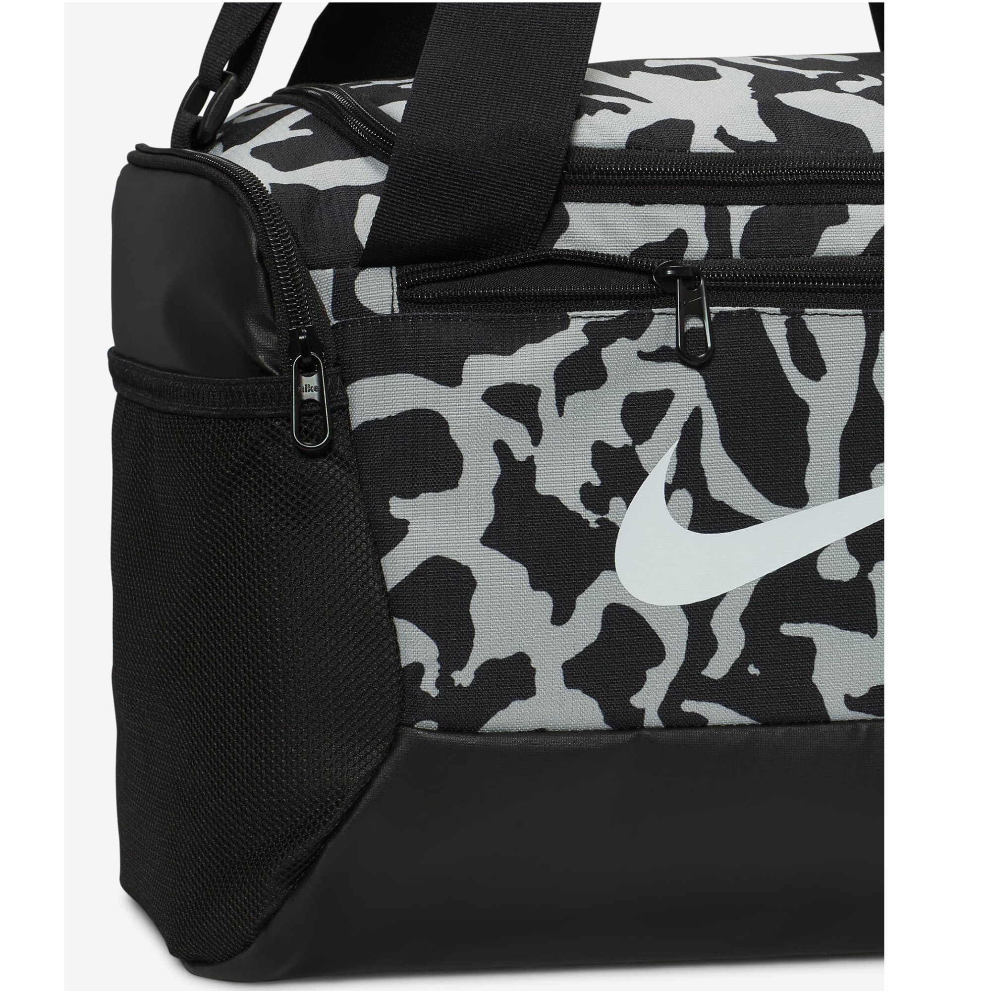 Geanta sport Nike Brasilia AOP 9.5 Extra Small, 25litri, negru/alb ...