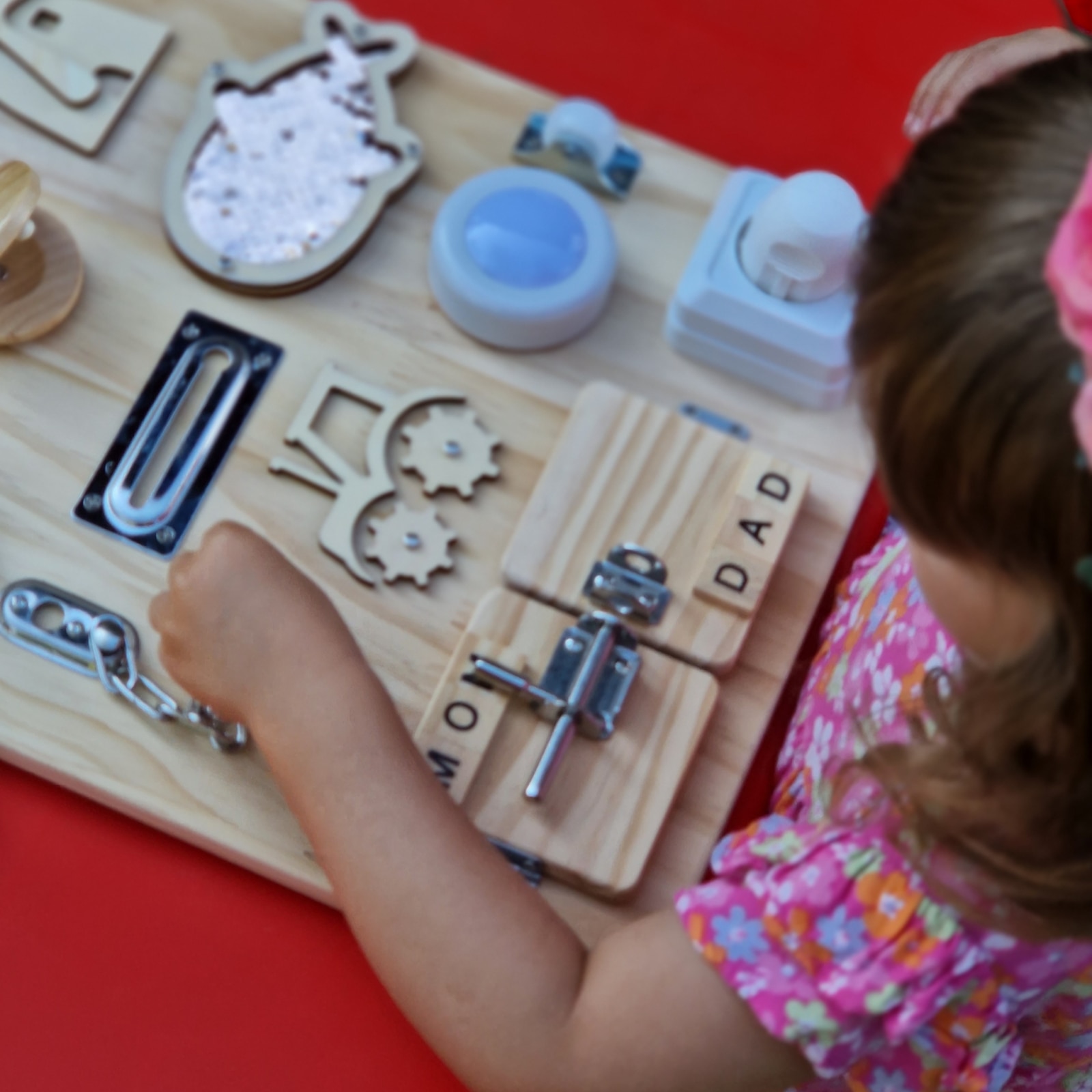 Placa senzoriala de activitati tip Montessori (Busy Board) - eMAG.ro