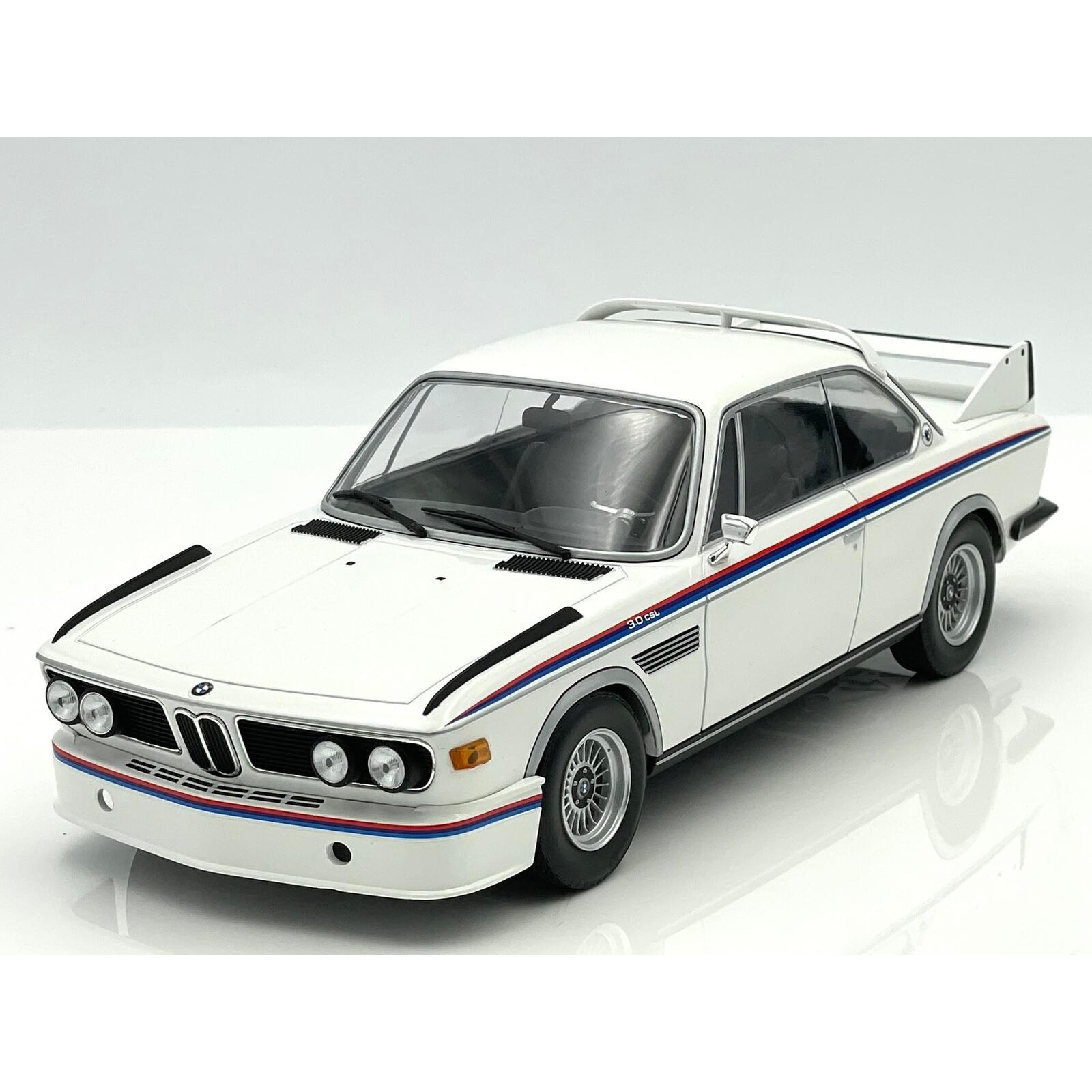 Macheta BMW 3.0 CSL 1973 - 1/18 Minichamps - eMAG.ro