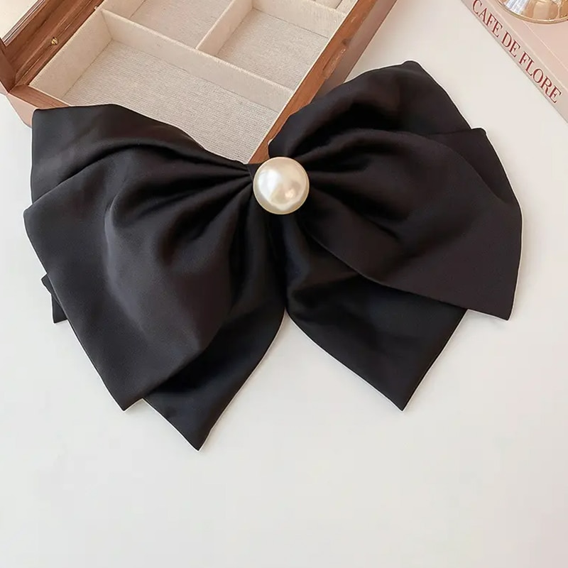 Clama de par, model elegant accesorizat cu funda supradimensionata si ...