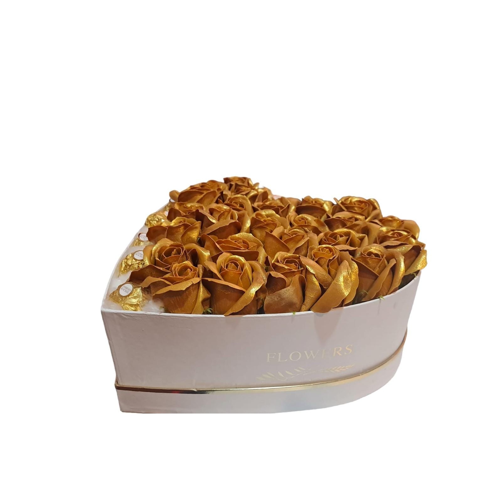 Inima cu trandafiri aurii si bomboane ferrero - eMAG.ro