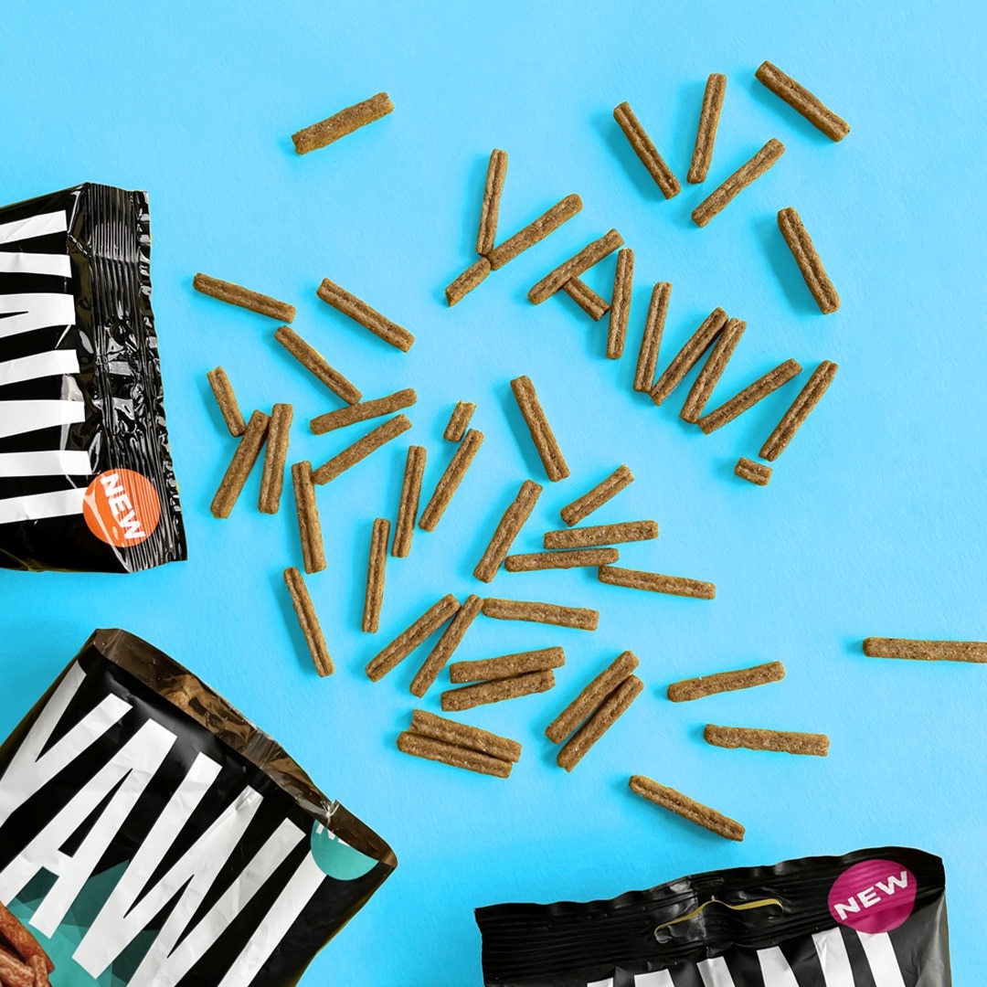 Snacks Pesmeti Yaw! Sticks cu bacon, - Cutie 24 pungi X 60 g - eMAG.ro