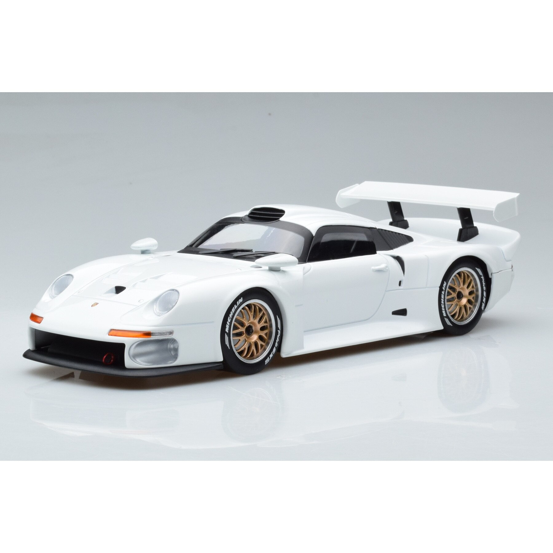 Macheta Porsche 911 GT1 Plain Body Edition white 1996 - 1/18 WERK83 ...