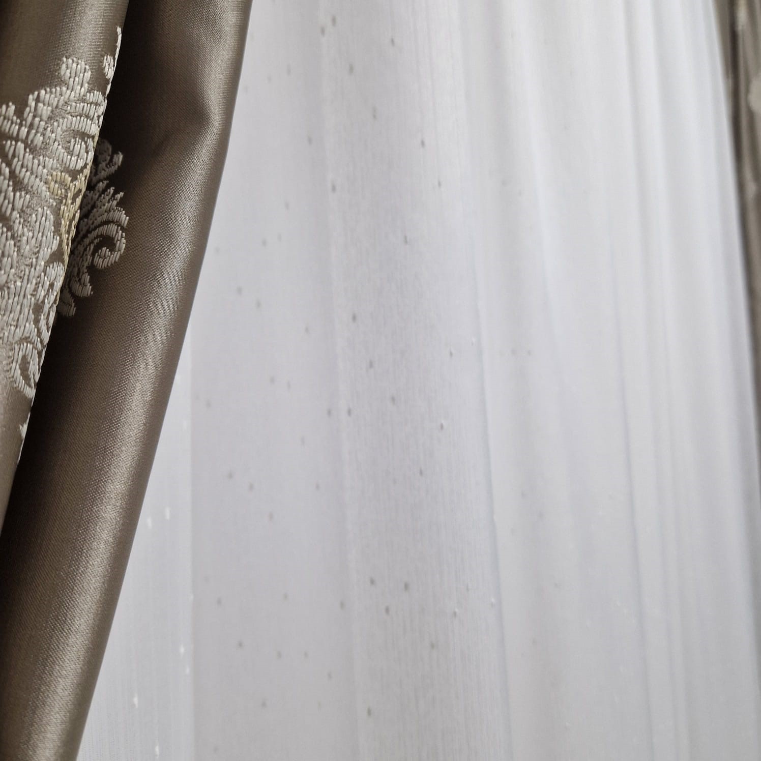 Bézs színű barokk drapéria újranövéssel sínhez 2 db x 100 x 230 - eMAG.hu