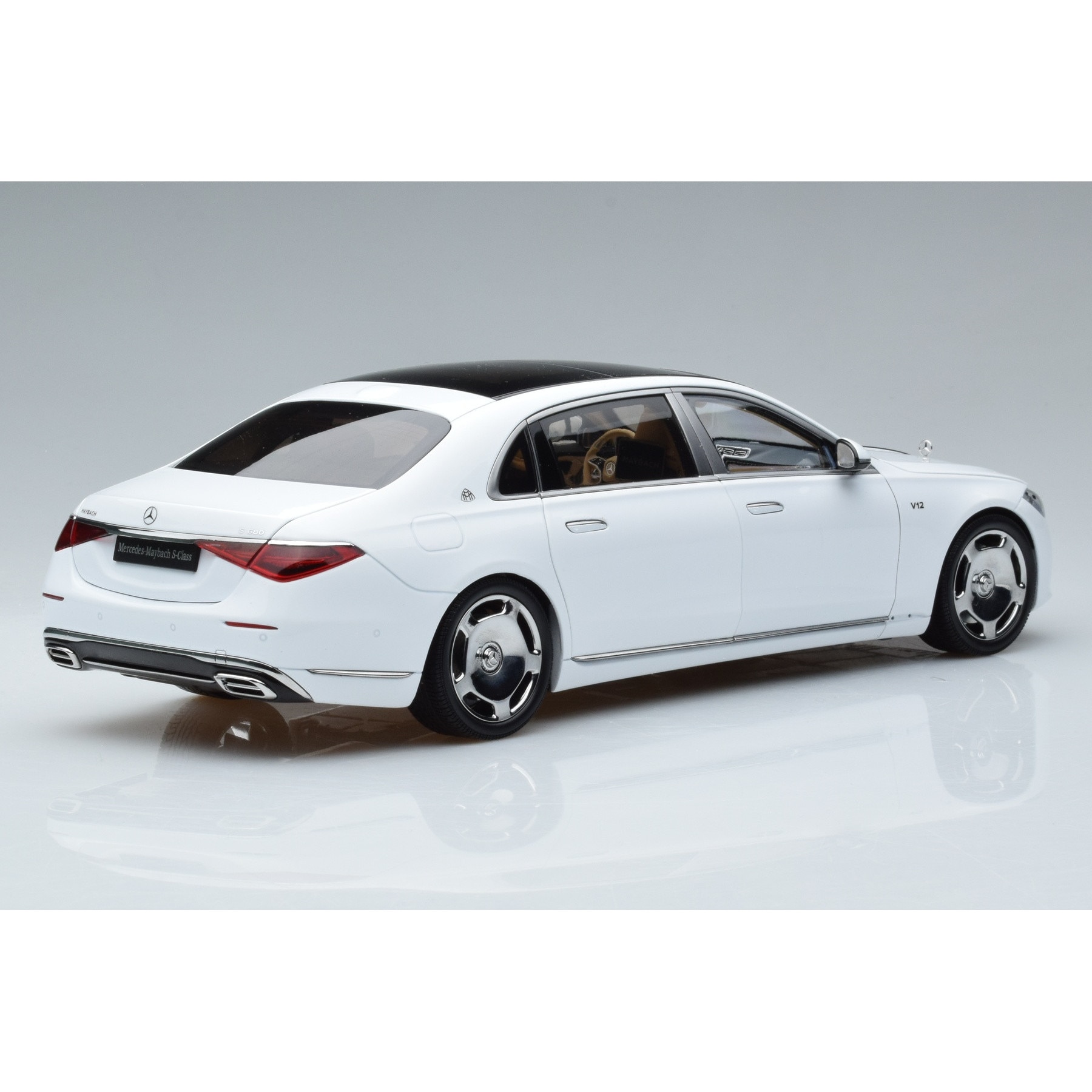 Automacheta Mercedes Maybach S600 V12 Biturbo, Almost real, 1/18, Alb ...