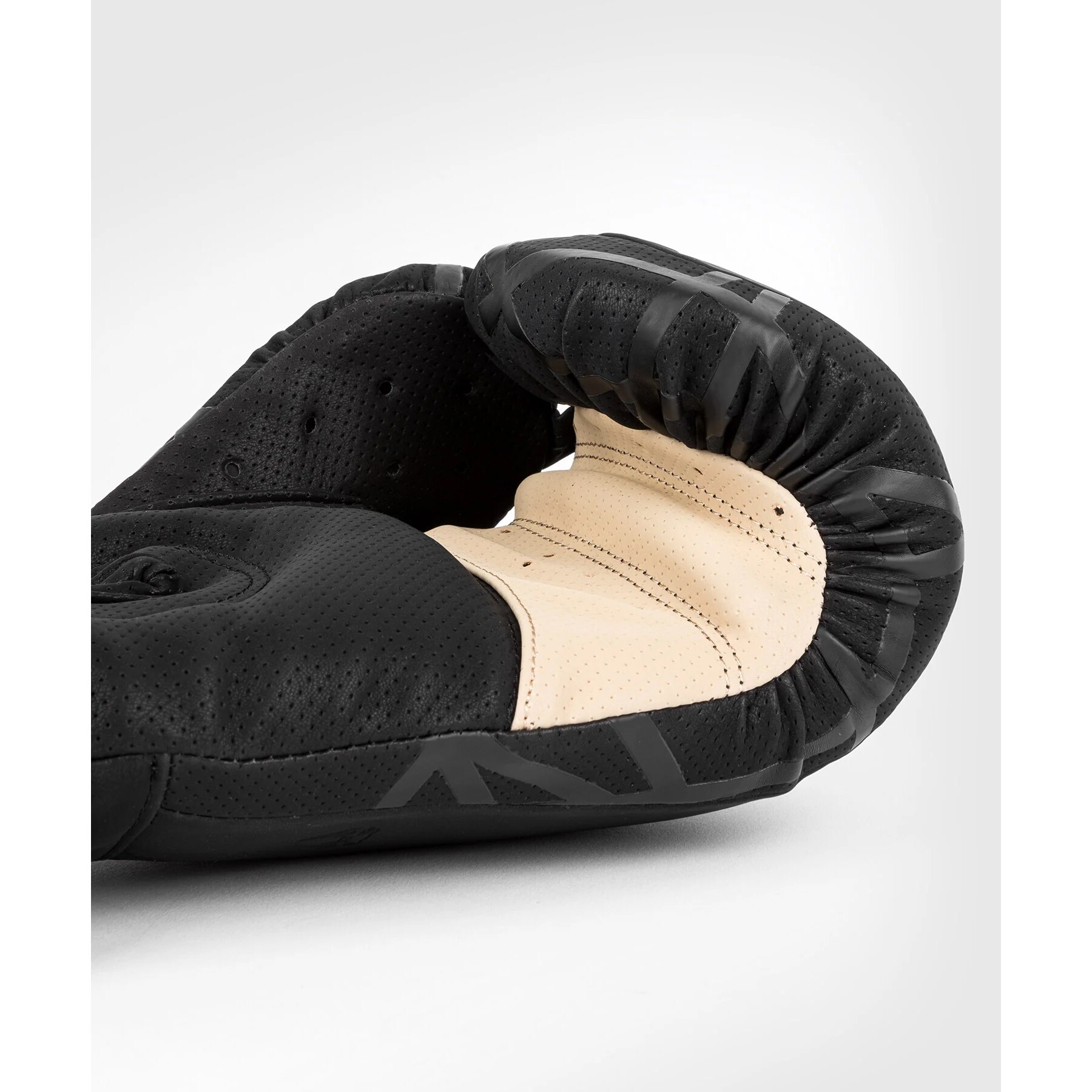 Manusi de box, Venum Tecmo, Piele ecologica, Negru, 16 oz - eMAG.ro