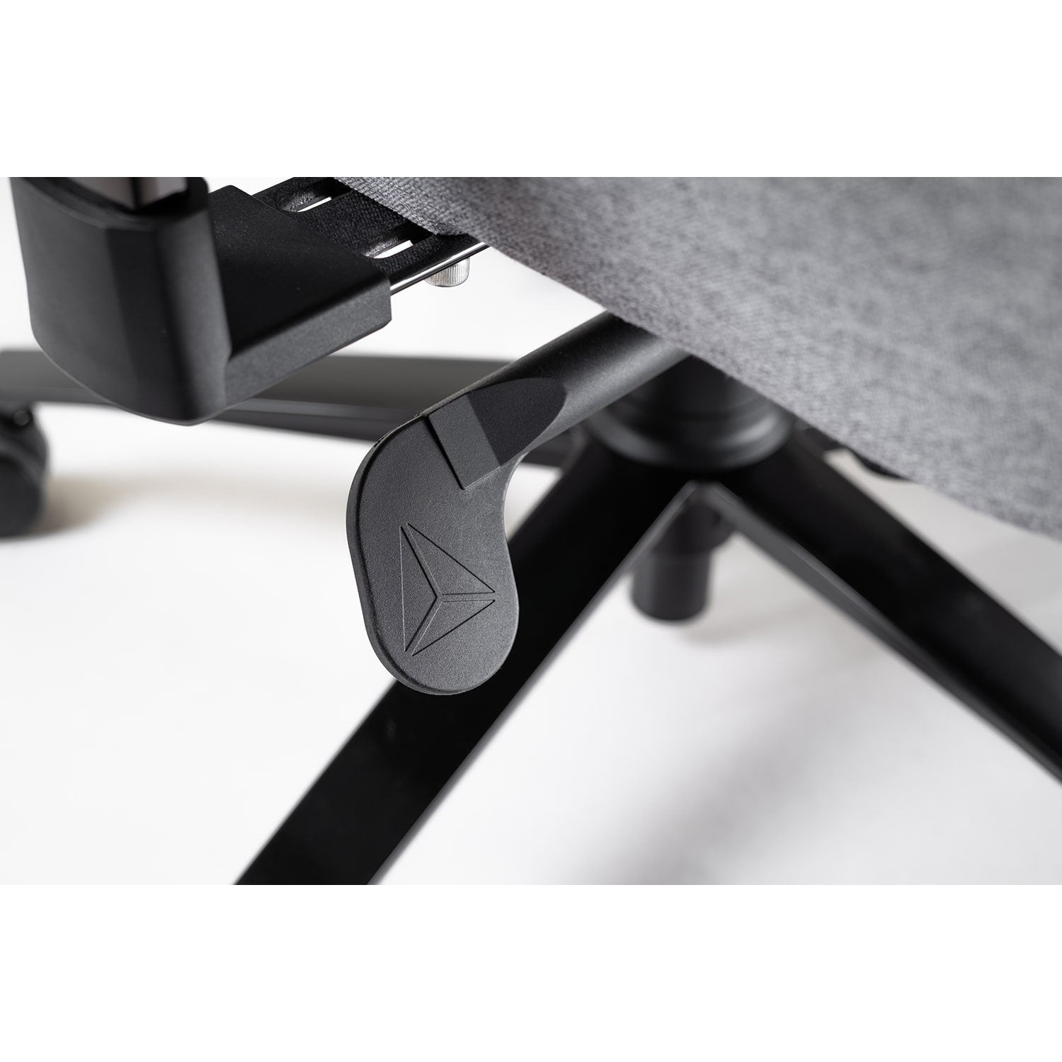 Scaun Gaming Secretlab OMEGA 2020 Series SoftWeave® Cookies & Cream ...