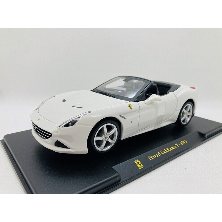 Macheta Ferrari California T 2014 Alb cu vitrina plexiglass - 1/24 ...
