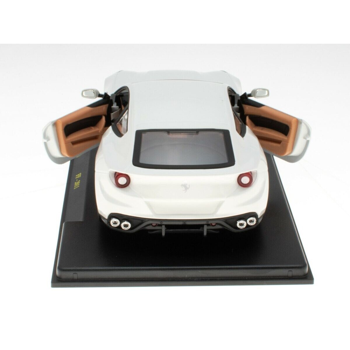 Macheta Ferrari FF 2011 alb cu vitrina plexiglass - 1/24 Bburago - eMAG.ro