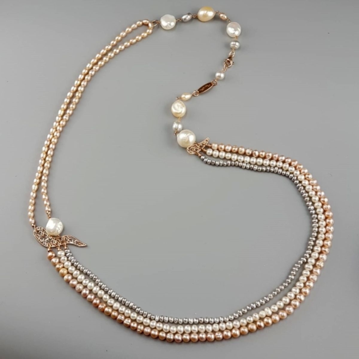 Colier Trinity lung, cu perle de cultura albe, gri si roz - eMAG.ro