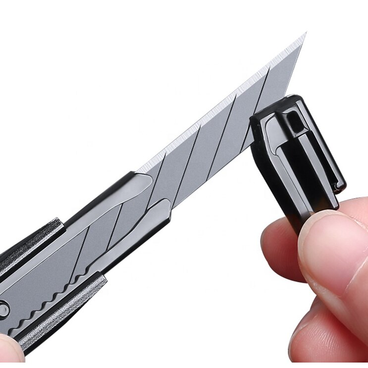 Cutter Negru cu lama din otel carbon, 9mm, unghi 30” BlueTools - eMAG.ro