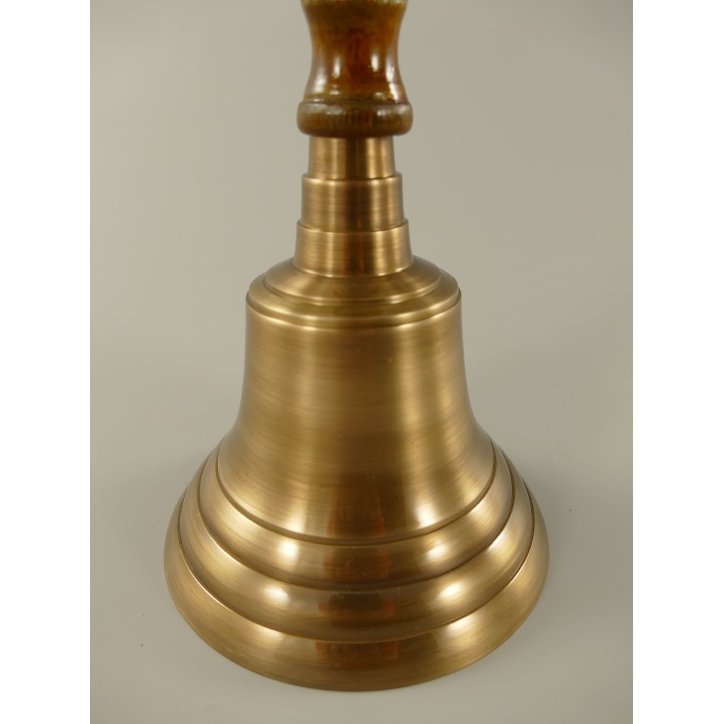 Clopot de masa din alama, maner lemn, lucrat manual, H 33, D 15 cm ...