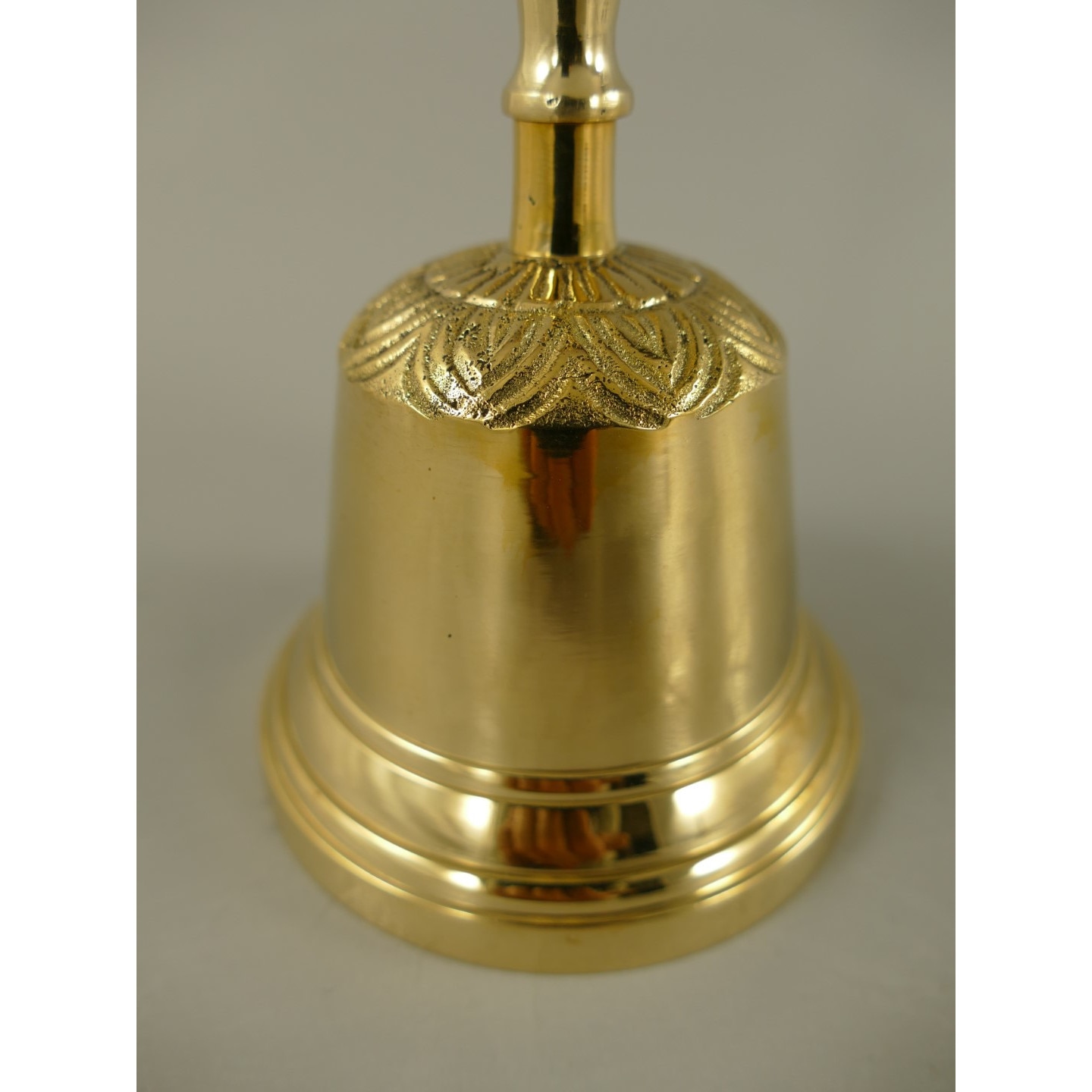 Clopot de masa din alama lucioasa, H 20 cm - eMAG.ro