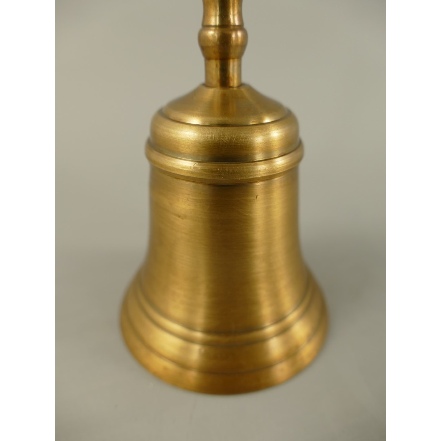 Clopot de masa din alama, H 15 cm - eMAG.ro
