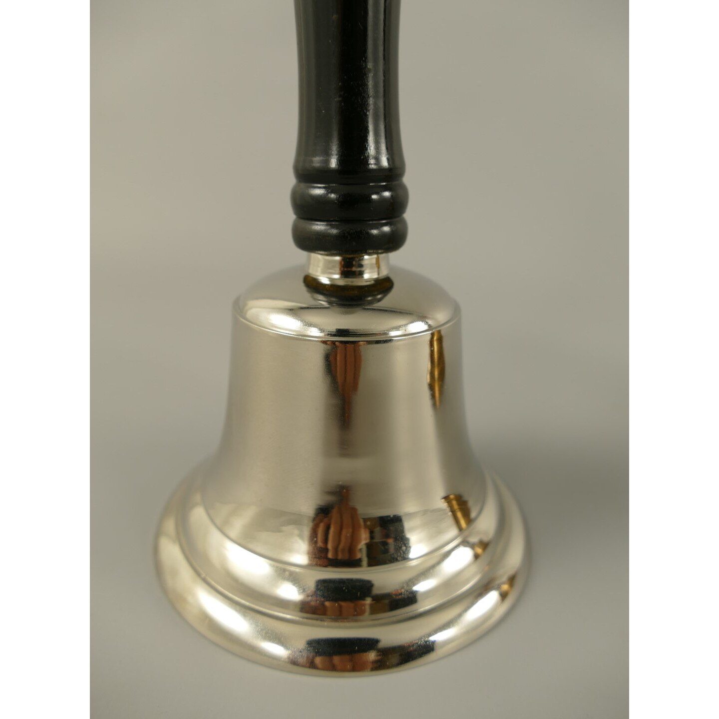 Clopot de masa din alama lucioasa, maner lemn, H 21 cm - eMAG.ro