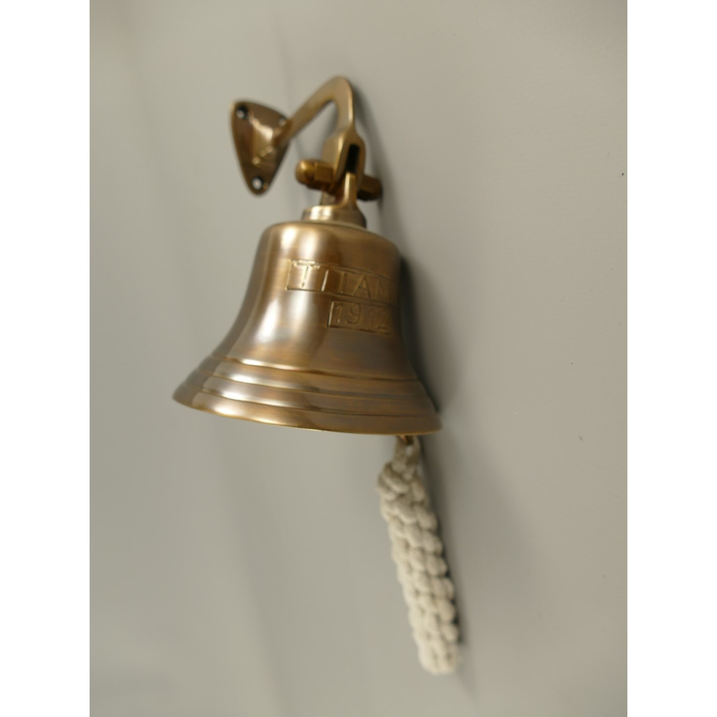 Clopot de perete cu timona, alama, Titanic, H 20 - eMAG.ro