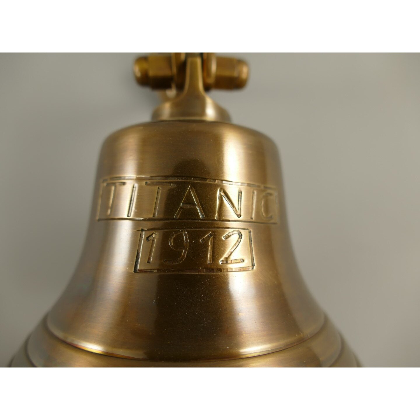 Clopot de perete cu timona, alama, Titanic, H 20 - eMAG.ro
