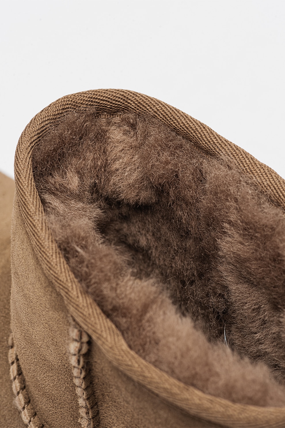 UGG, Ghete slip-on rezistente la apa din piele intoarsa Classic Mini II ...