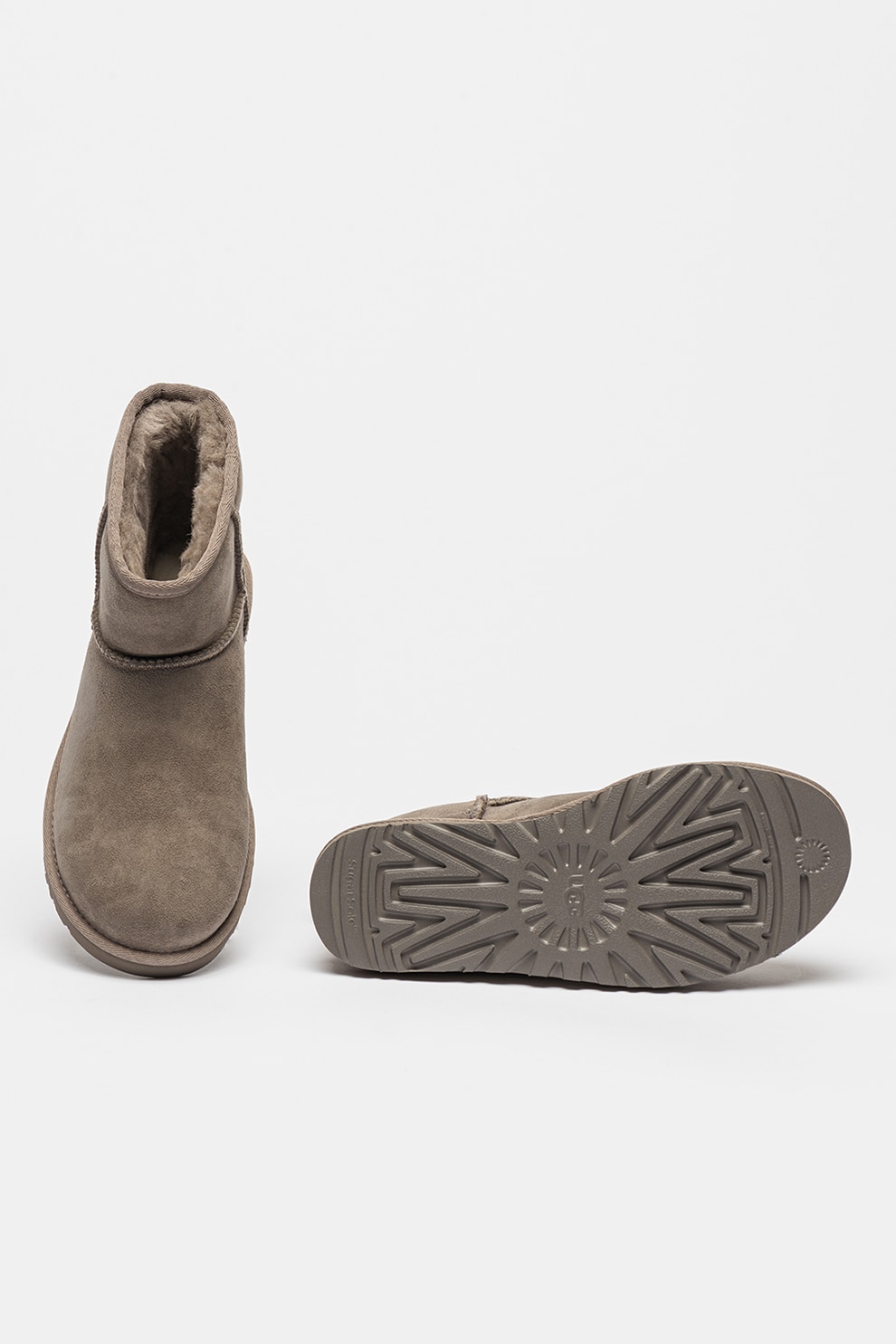 UGG, Ghete slip-on rezistente la apa din piele intoarsa Classic Mini II ...