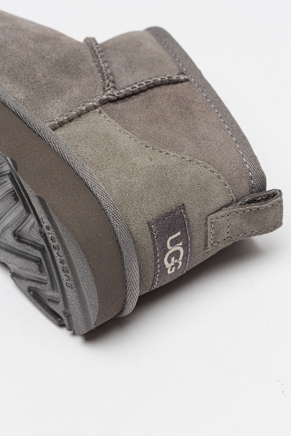 UGG, Ghete slip-on rezistente la apa din piele intoarsa Classic Ultra ...