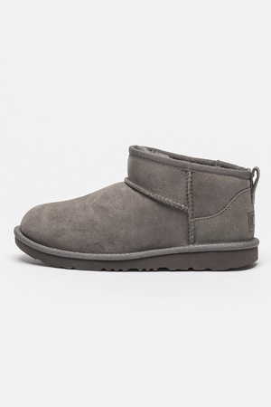 UGG, Ghete slip-on rezistente la apa din piele intoarsa Classic Ultra ...