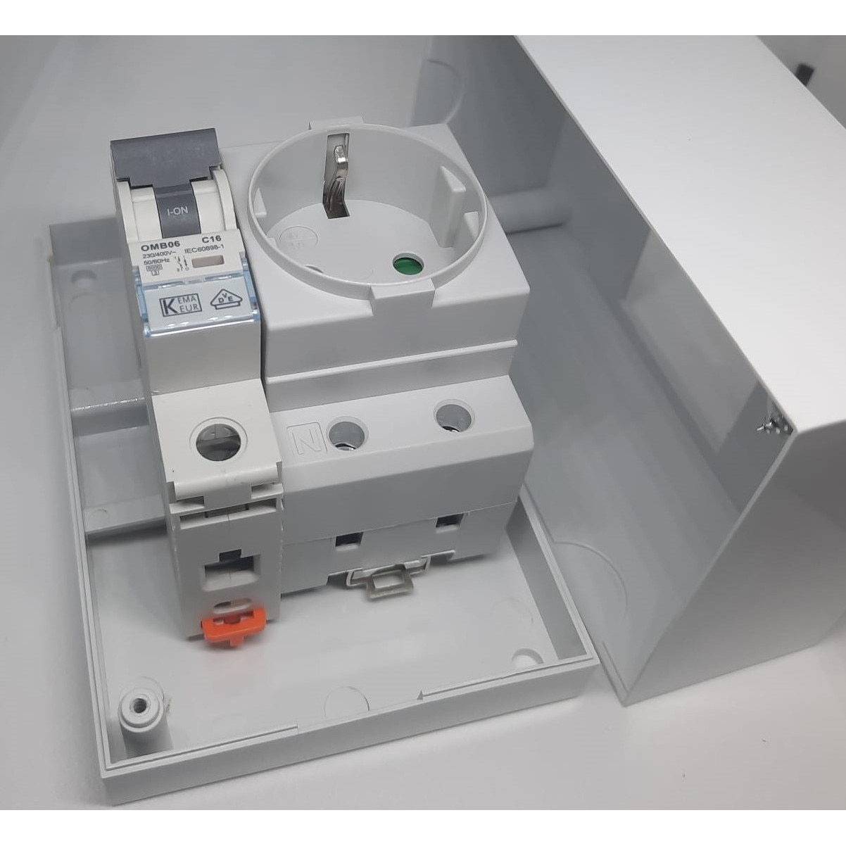 Priza aplicata schuko cu protectie copii si siguranta 1P C 16A 130x87mm ...