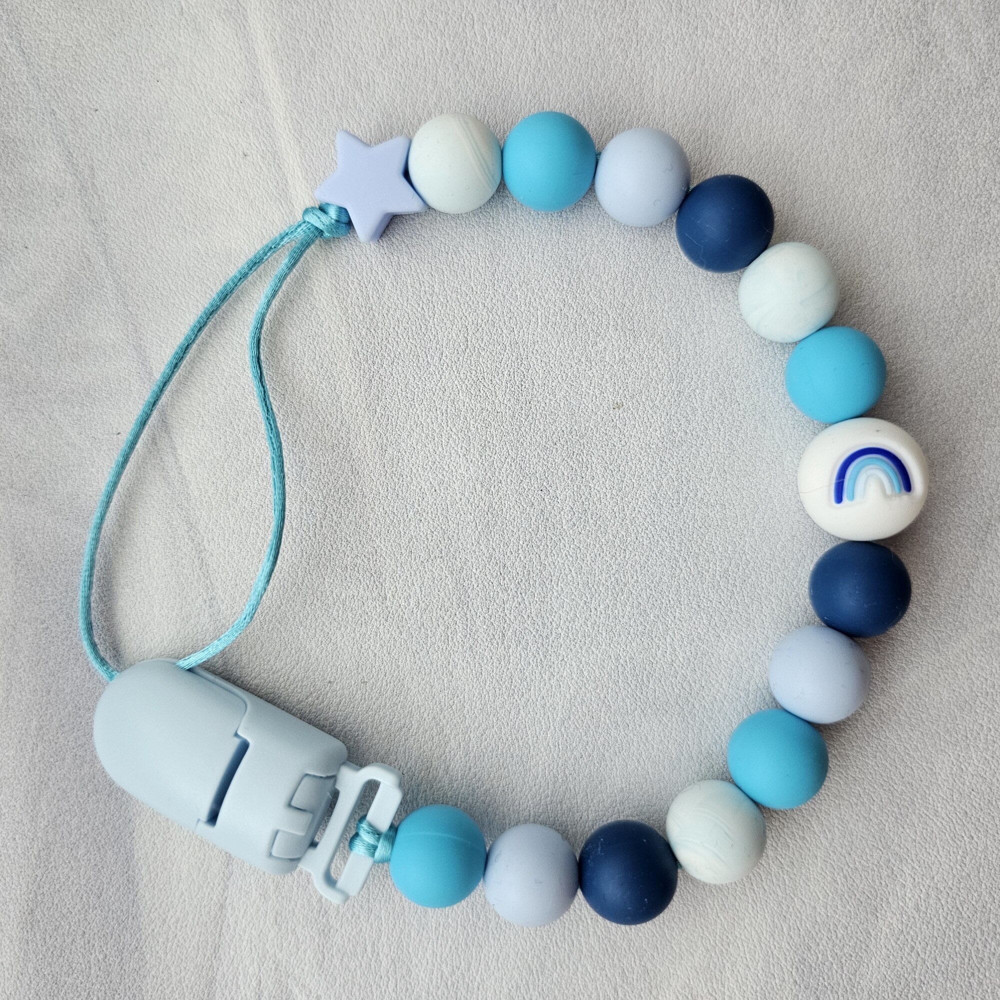 Lantisor pentru suzeta din silicon alimentar, Curcubeu albastru - eMAG.ro