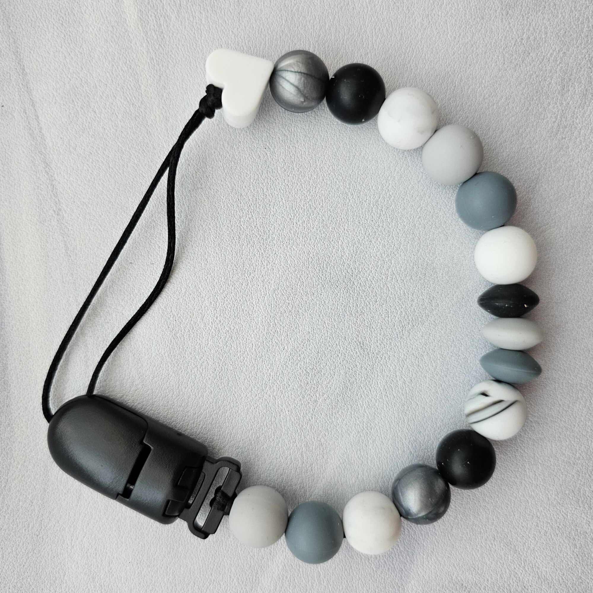 Lantisor pentru suzeta din silicon alimentar, Inima gri - eMAG.ro