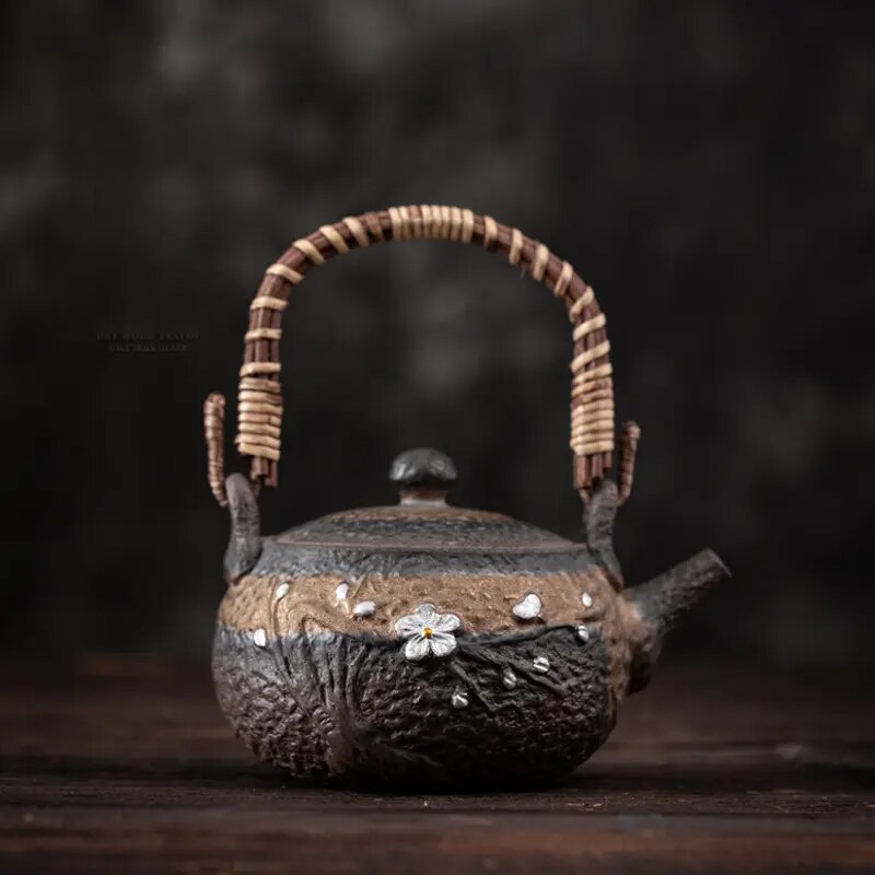 Ceainic ceramica in stil traditional japonez, design floare de prun ...