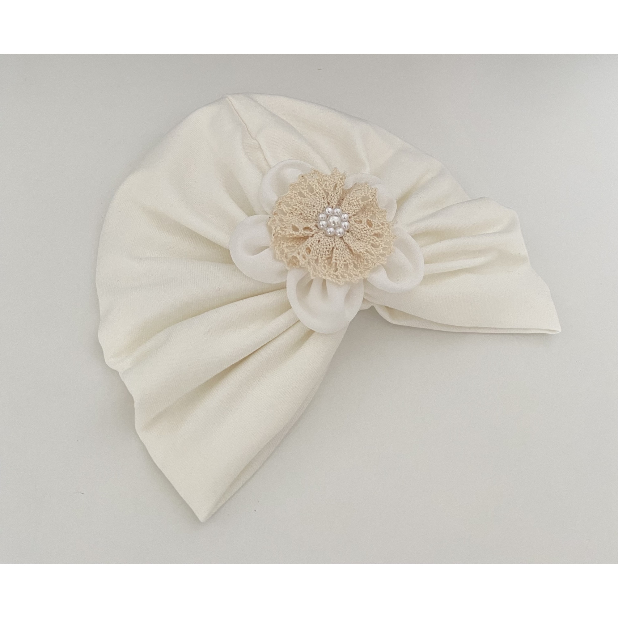 Turban de ocazie, bumbac ivoire, cu floare alba si dantela, 3-6 luni ...